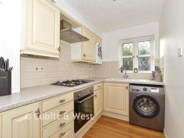 1 Bedroom House Horsham West Sussex 98612374
