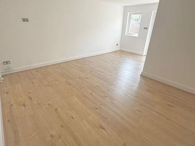 1 bedroom house in Dagenham