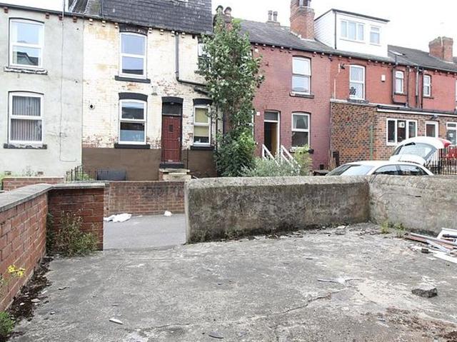 1 bedroom house in Leeds