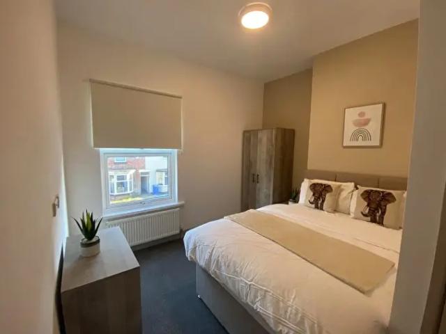 1 Bedroom House Of Multiple Occupation To Rent In Room, Shobnall Street, Burton Upon Trent, Staffordshire, DE14