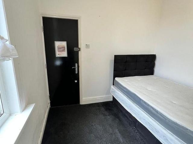 1 bedroom house of multiple occupation to rent