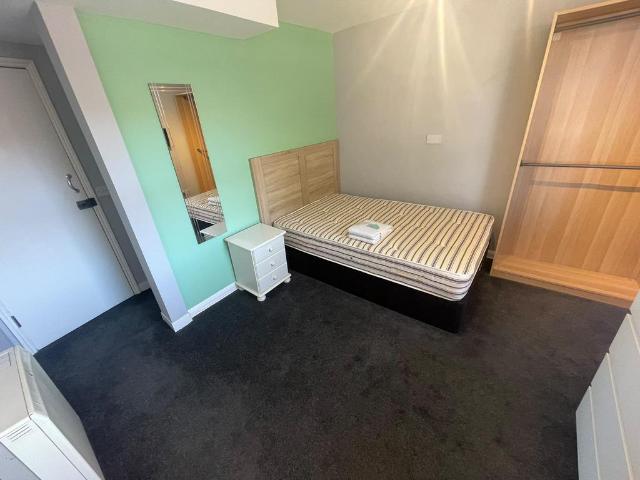 1 bedroom house of multiple occupation to rent