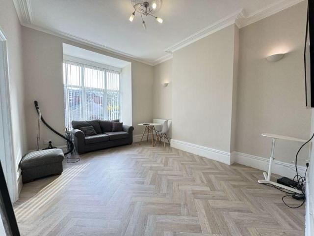1 bedroom house of multiple occupation to rent