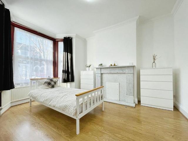 1 bedroom house of multiple occupation to rent