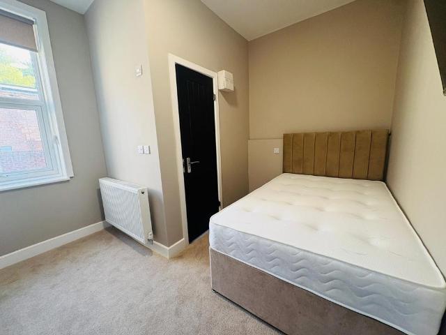1 bedroom house of multiple occupation to rent
