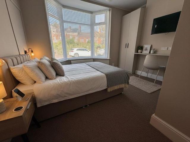 1 bedroom house of multiple occupation to rent