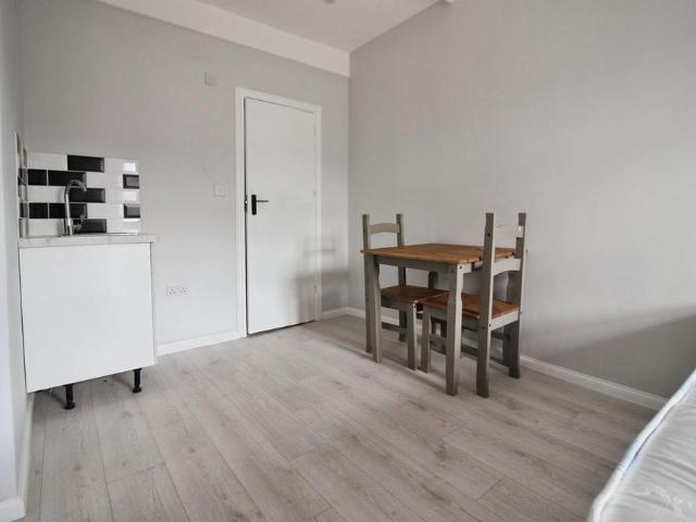 1 bedroom house of multiple occupation to rent