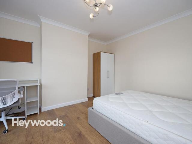1 bedroom house of multiple occupation to rent