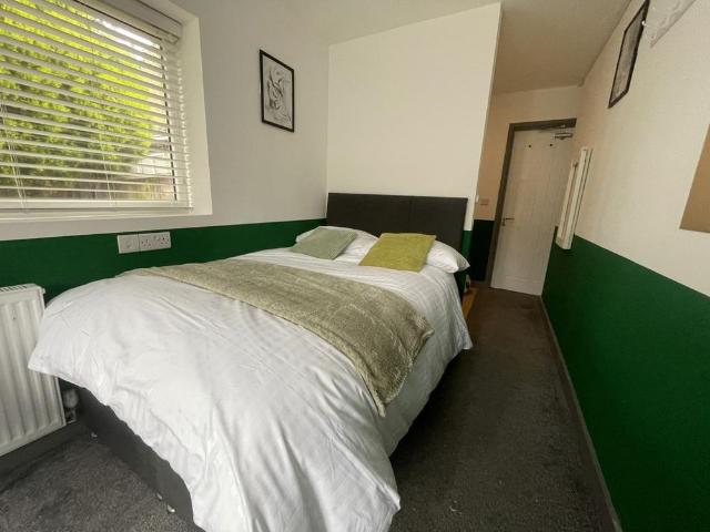 1 bedroom house of multiple occupation to rent