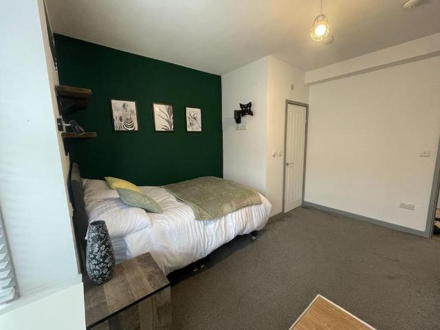 1 bedroom house of multiple occupation to rent