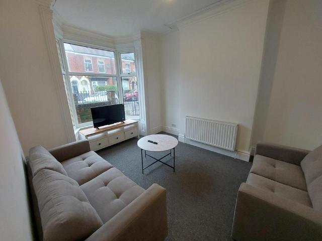 1 bedroom house of multiple occupation to rent