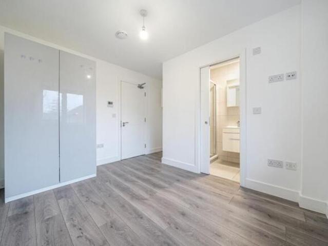 1 bedroom house of multiple occupation for rent in 4 Hospital Way, Hither Green, SE13