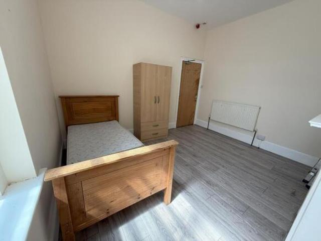 1 bedroom house of multiple occupation for rent in Friern Barnet Road, London N11
