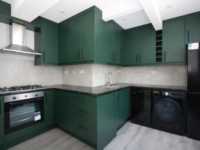 1 bedroom house of multiple occupation for rent in Woodside Road, Guildford, Surrey, GU2