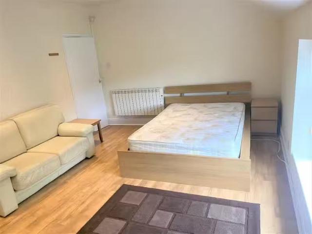 1 bedroom house of multiple occupation for rent in BEAUFORT RO.