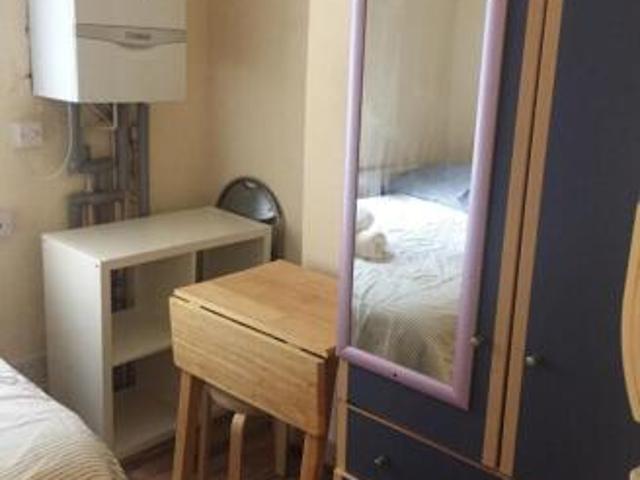 1 bedroom house of multiple occupation for rent in Chichele Road, London, NW2