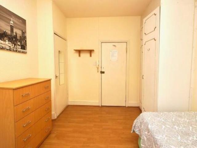 1 bedroom house of multiple occupation for rent in Chichele Road, London, NW2