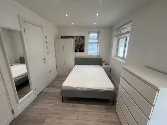 1 bedroom house of multiple occupation for rent in Church Stre.
