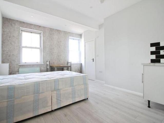 1 bedroom house of multiple occupation for rent in Commercial Road, Swindon, SN1