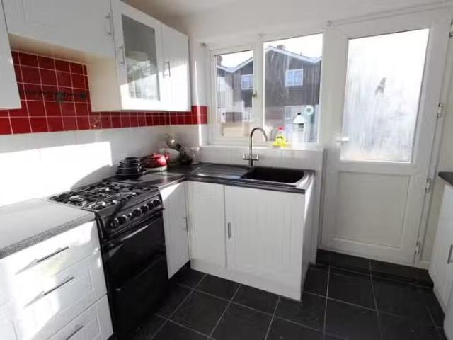 1 bedroom house of multiple occupation for rent in Goldings Cr.