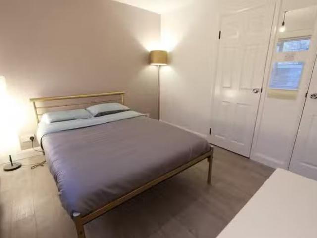 1 bedroom house of multiple occupation for rent in Goldings Cr.