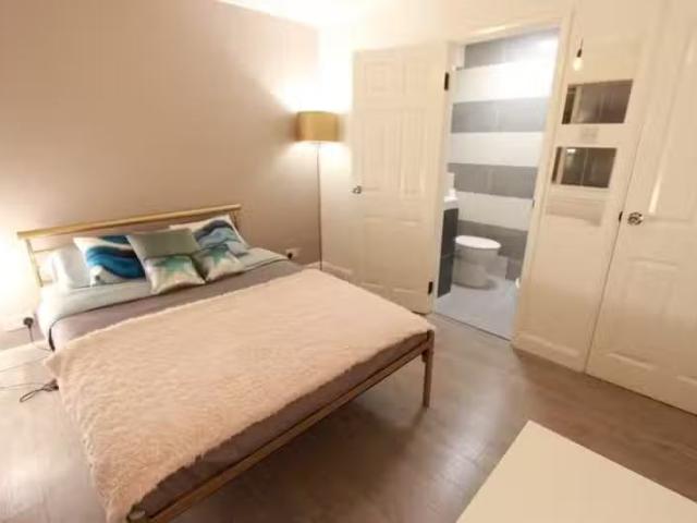 1 bedroom house of multiple occupation for rent in Goldings Cr.