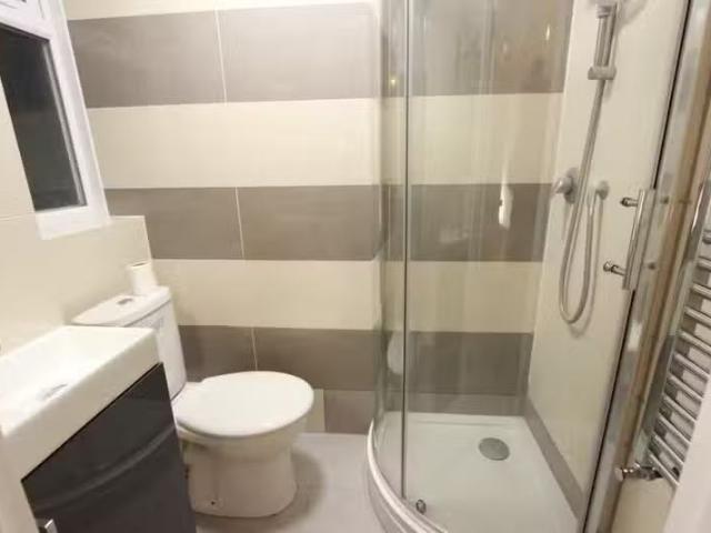 1 bedroom house of multiple occupation for rent in Goldings Cr.