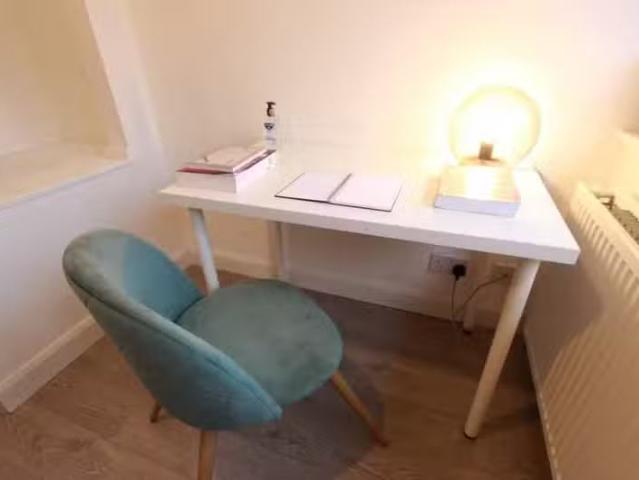 1 bedroom house of multiple occupation for rent in Goldings Cr.