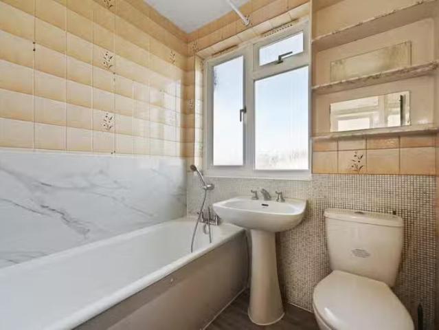 1 bedroom house of multiple occupation for rent in Kings Road.