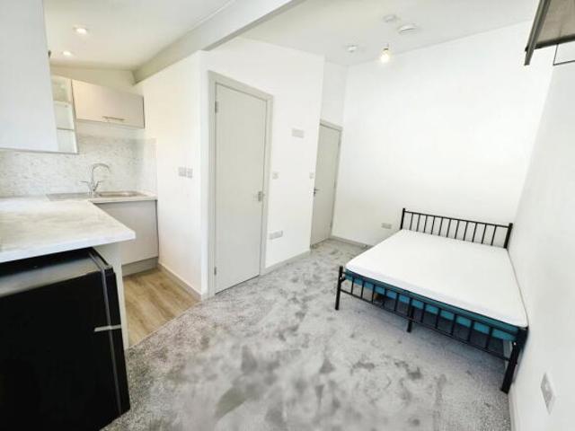 1 bedroom house of multiple occupation for rent in Kingshill Road, Swindon, SN1 4NG, SN1
