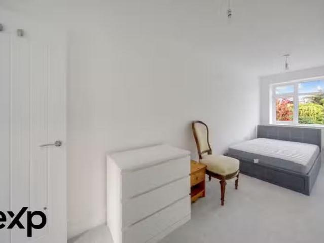 1 bedroom house of multiple occupation for rent in Latham Road.