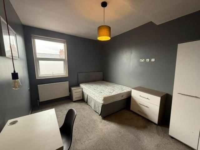 1 bedroom house of multiple occupation for rent in Liverpool Road, Manchester, Greater Manchester, M30