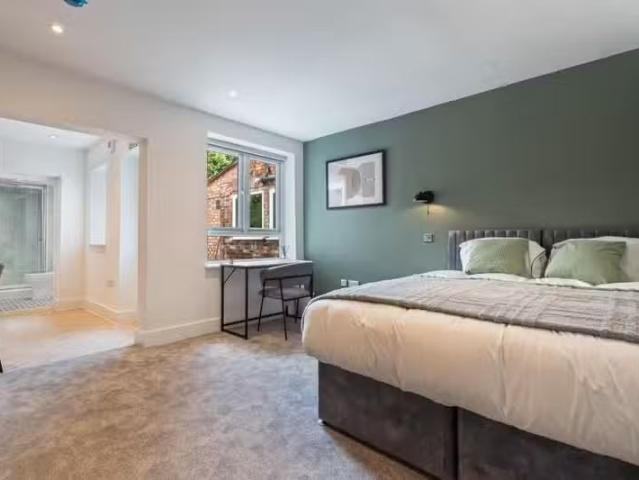 1 bedroom house of multiple occupation for rent in Long Street.