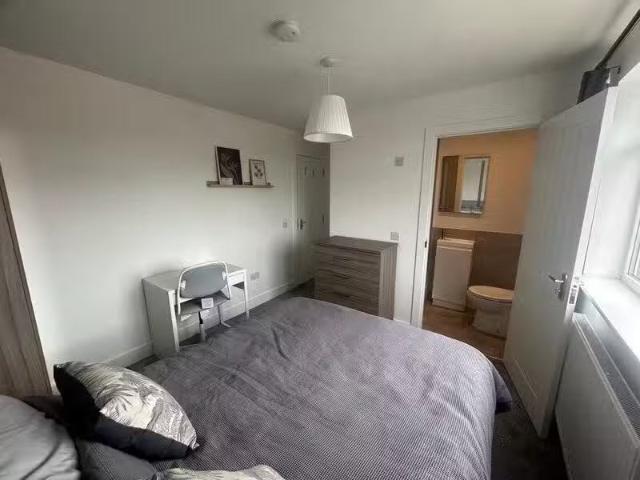 1 bedroom house of multiple occupation for rent in Marylebone.