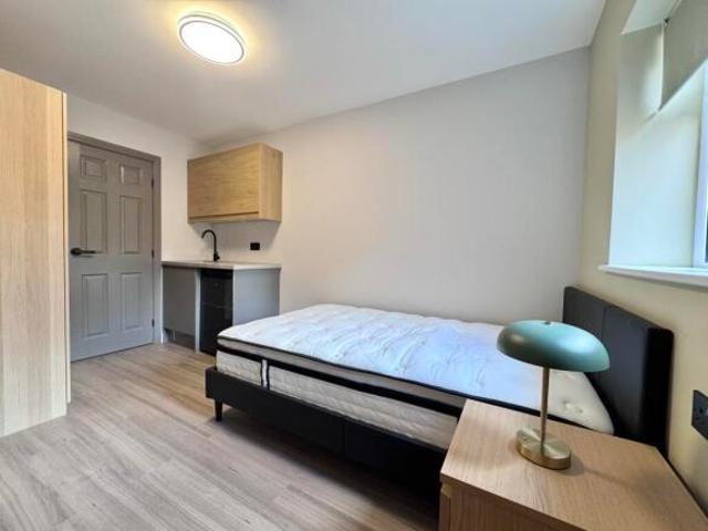 1 bedroom house of multiple occupation for rent in Morden Road, Wimbledon, Merton, SW19