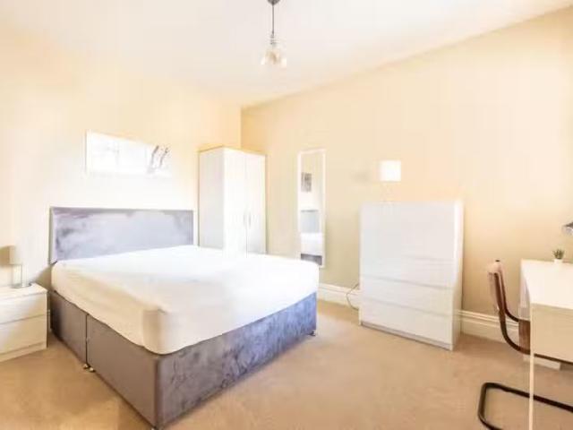 1 bedroom house of multiple occupation for rent in Murray Road.