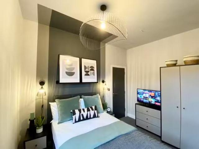 1 bedroom house of multiple occupation for rent in Room 1, 93.