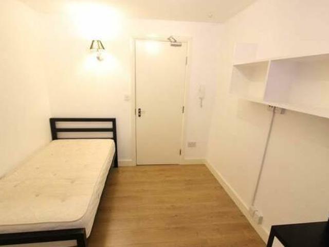 1 bedroom house of multiple occupation for rent in Scala Street London W1T