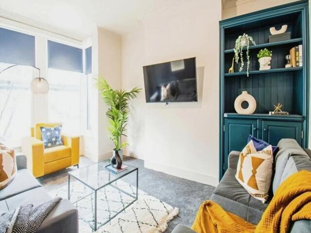 1 Bedroom House Leeds West Yorkshire LS101960788