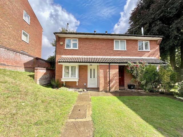 1 Bedroom House Luton Luton 100024157