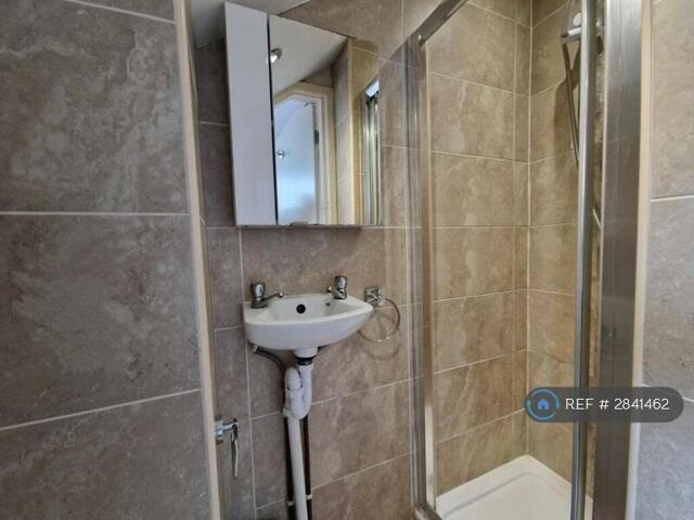 1 Bedroom House Newcastle Under Lyme Staffordshire 101367275