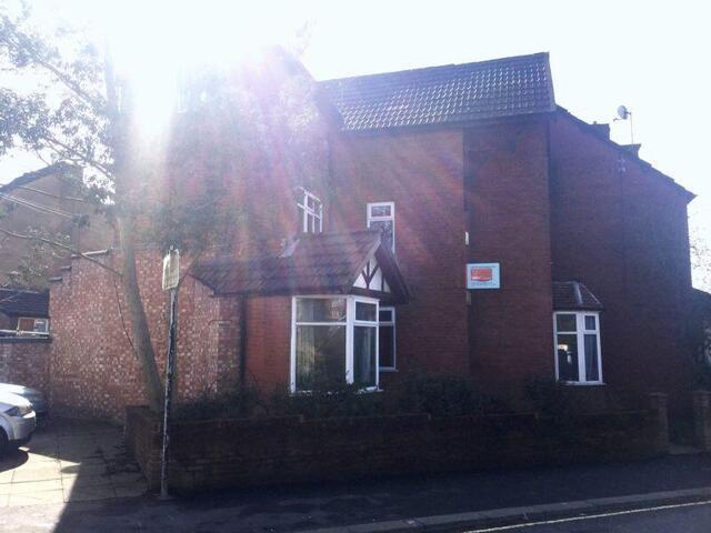 1 Bedroom House Salford Greater Manchester 103486254