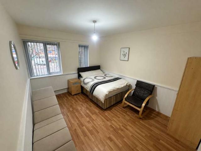 1 Bedroom House Share