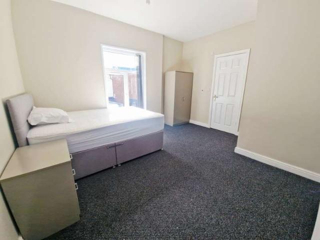 1 Bedroom House Share
