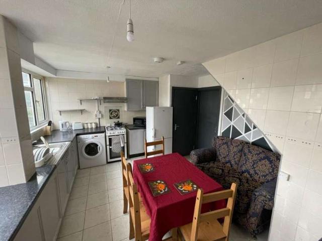 1 Bedroom House Share