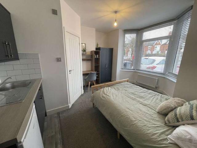 1 Bedroom House Share
