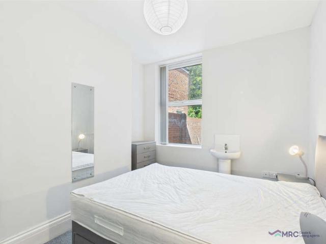 1 Bedroom House Share