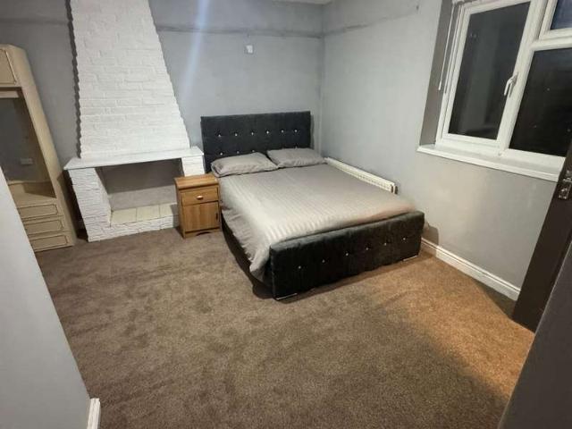 1 Bedroom House Share