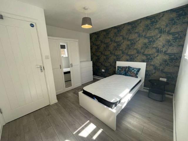 1 Bedroom House Share