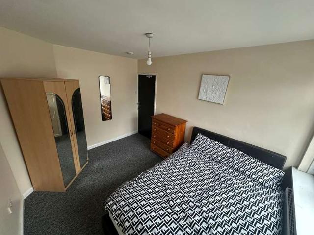1 Bedroom House Share